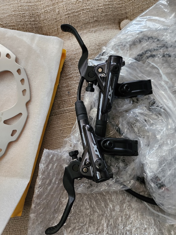 2022 Shimano XT m8000 Brake SET. Ice-tech Rotors For Sale