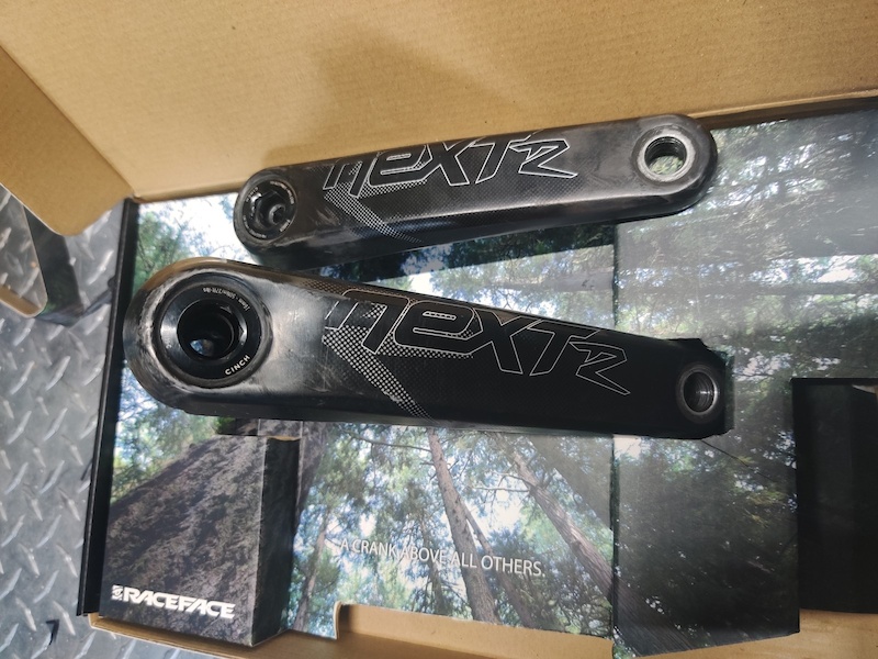 2022 Raceface Next R 136 spindle with 30t and threaded BB For Sale