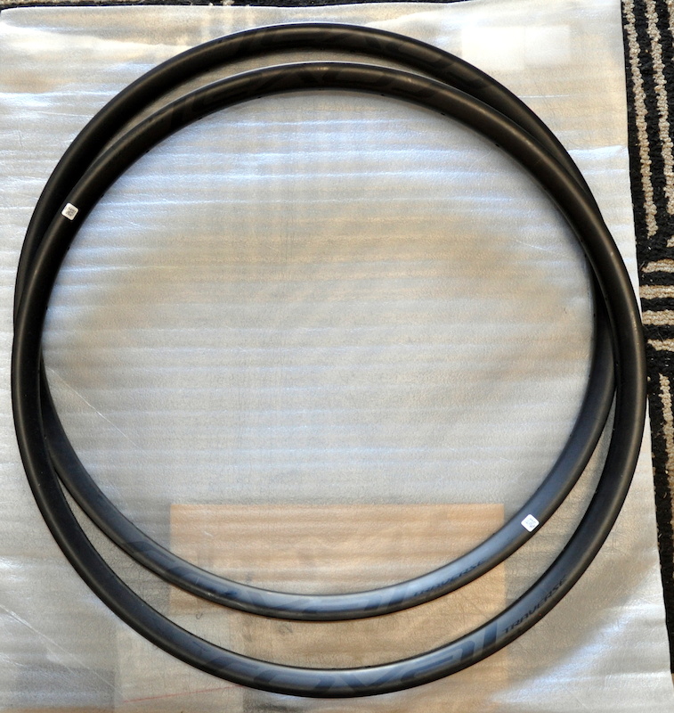 2022 Roval Traverse Carbon SL Rims PAIR 700C 28H 30mm For Sale