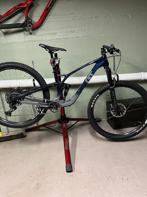 2024 Like New GT Sensor ST Carbon Pro. Small For Sale