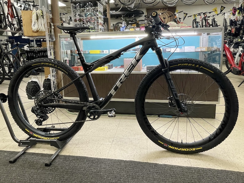 2022 Trek Supercaliber 9.8 gx axs ml For Sale
