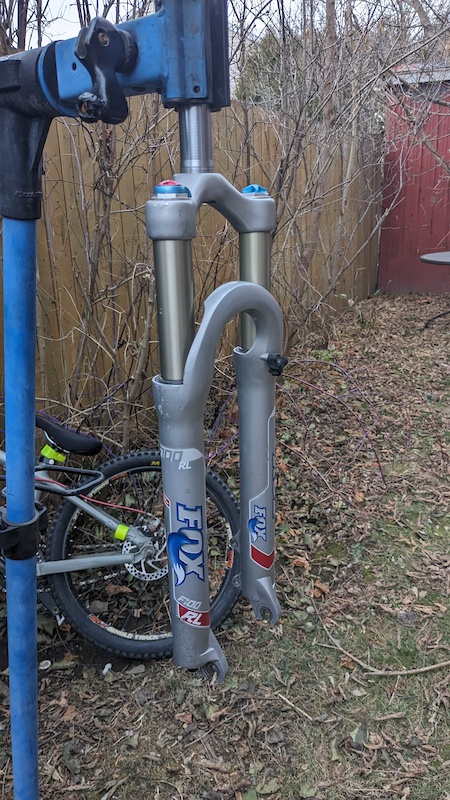 2005 Fox 32 RL F100 For Sale