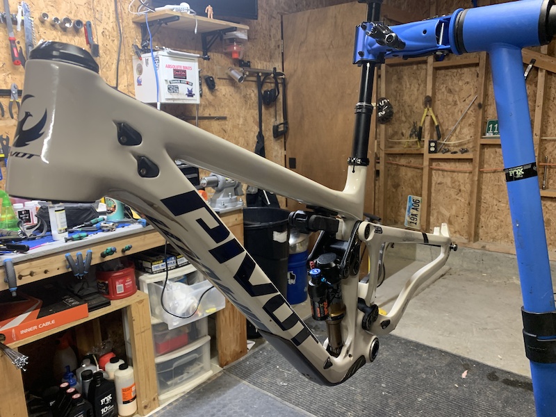 2021 Pivot Switchblade Medium Frame - Mojave Color For Sale