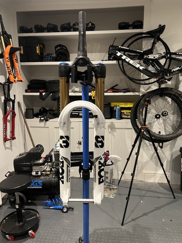 2022 Fox 38 factory with custom painted white lowers For Sale