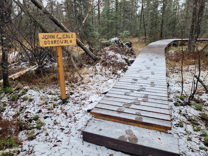 Visitor Center Boardwalk Loop Hiking Trail - Virginia