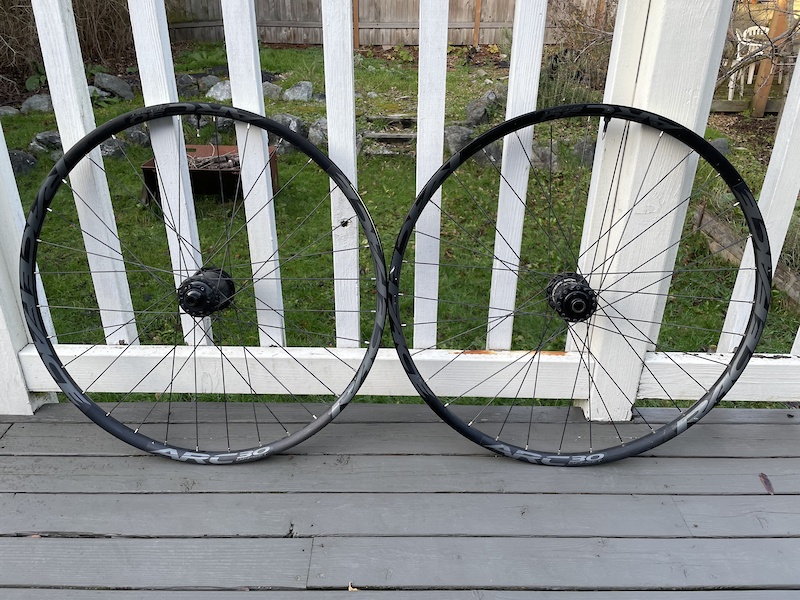 2022 Race Face Arc30 Offset Rims w/ Vault Hubs For Sale