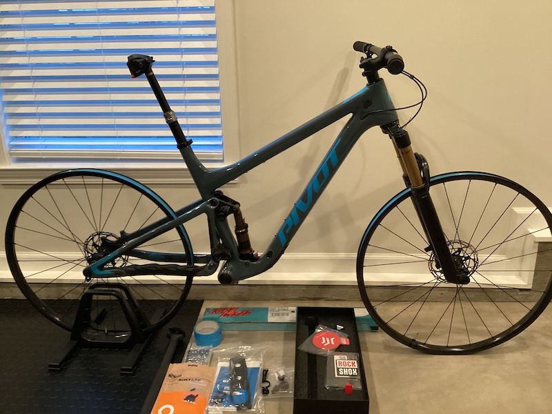 2022 Pivot Mach 4 SL - rolling chassis For Sale