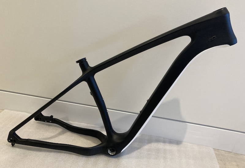 2020 Carbon Fat Bike Frame CS-197, with 2-position axle For Sale