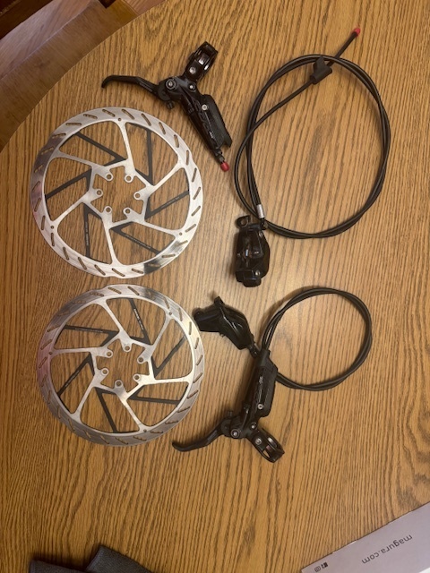 2022 Used SRAM Code RSC brakes w/ SRAM H2 200mm rotors For Sale