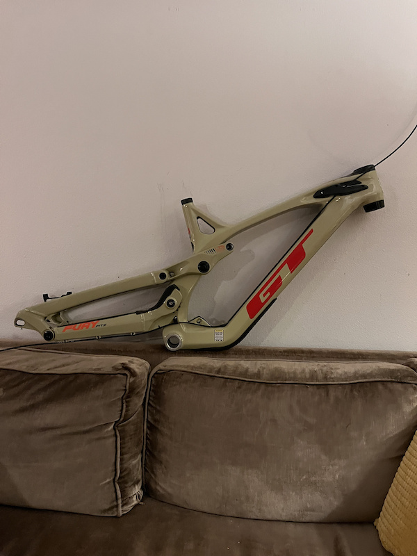 2021 size M GT fury carbon frame For Sale