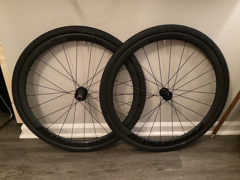 Bontrager Aeolus Elite 35 TLR Disc Road Wheelset 700c For Sale