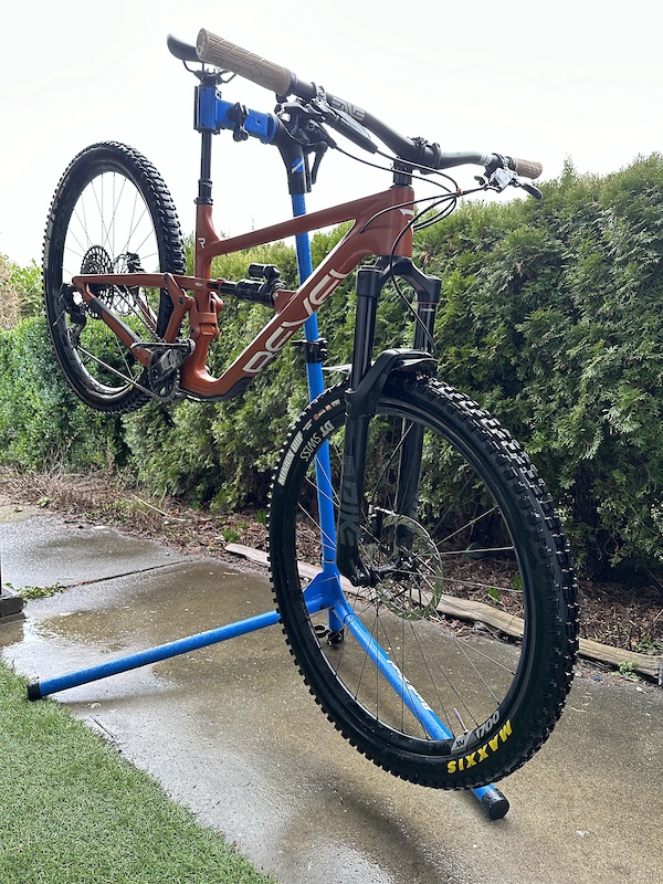 2022 Revel Rascal Carbon Trail Bike - Medium *PRICE DROP* For Sale