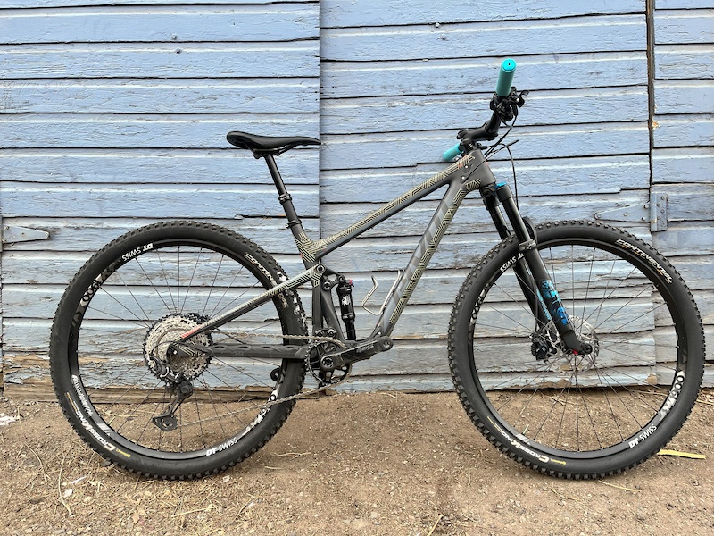 2021 Pivot Mach 4 SL Medium with Upgrades For Sale