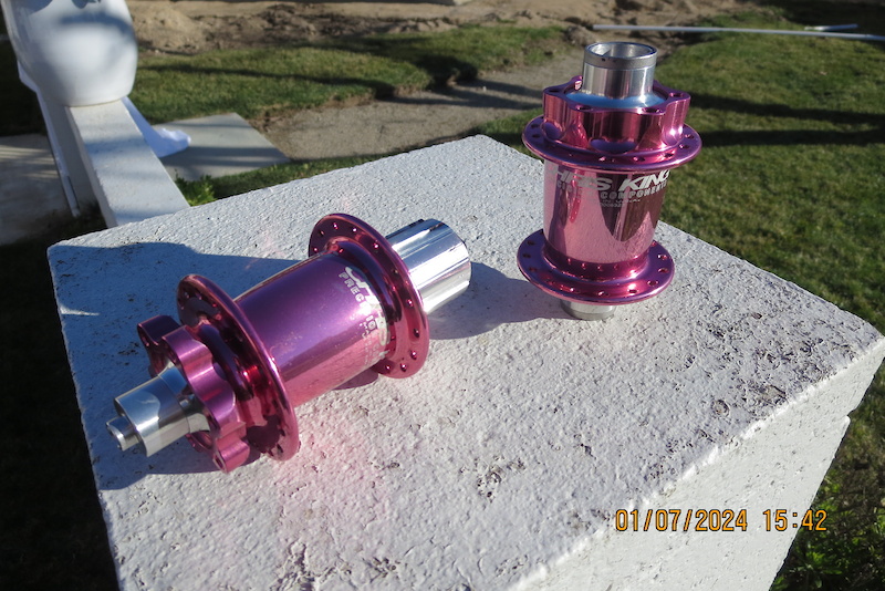 Chris King Pink ISO Disc Hubs 20mm Thru 135 QR Rear For Sale