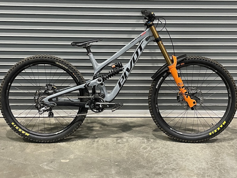 2022 Pivot Phoenix For Sale