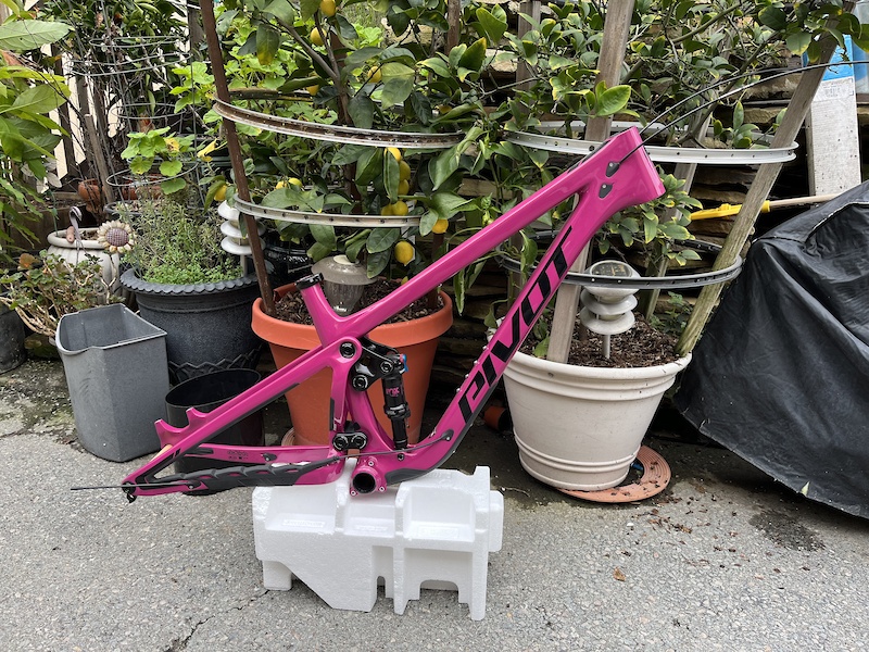 2023 PIVOT Shadowcat Frameset/FOX fork For Sale