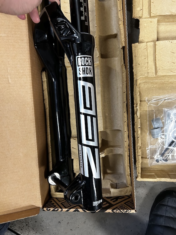2023 NEW IN BOX rock shox ZEB Ultimate RC2 180mm For Sale