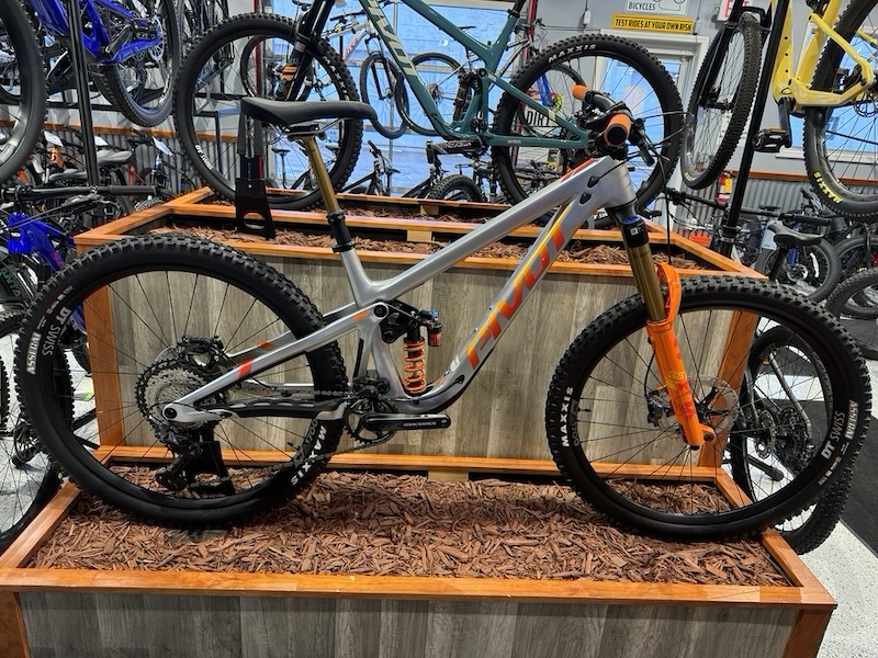 2024 Pivot Firebird - Med - Silver For Sale