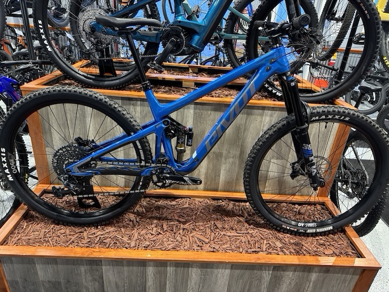 2023 Pivot Switchblade - Large - Blue - Free Shipping For Sale