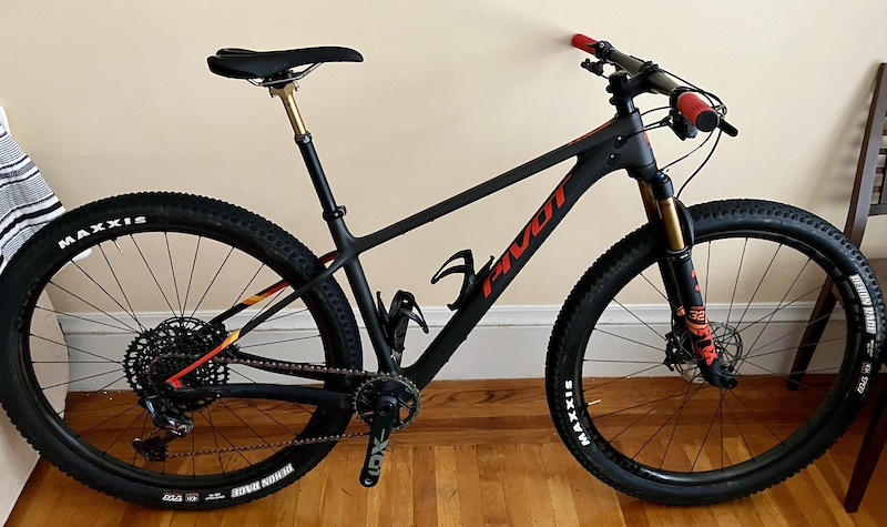 2022 Pivot LES SL Hardtail, Medium SRAM Eagle X01 For Sale