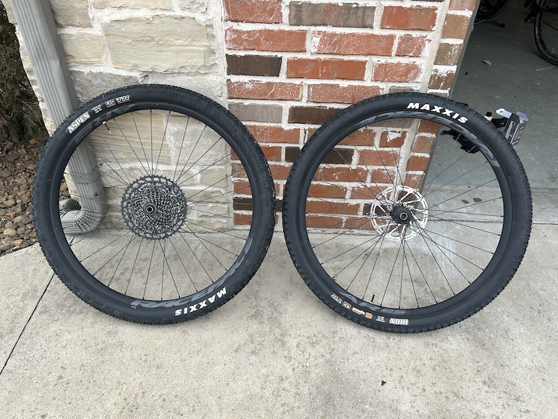 2022 RaceFace ARC 25 wheel set 29” For Sale