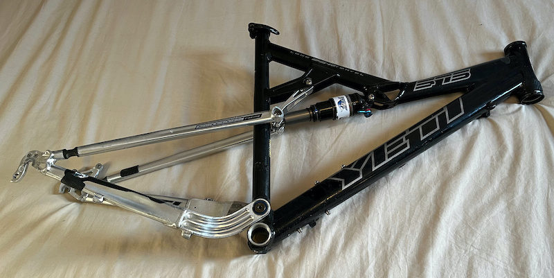 2006 Yeti 575 classic 26” full sus frame. Black. Medium For Sale