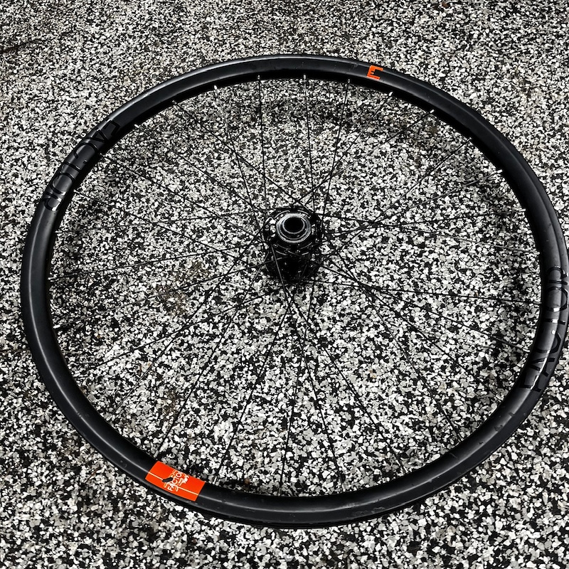 Factor carbon front wheel 27.5 20mm For Sale