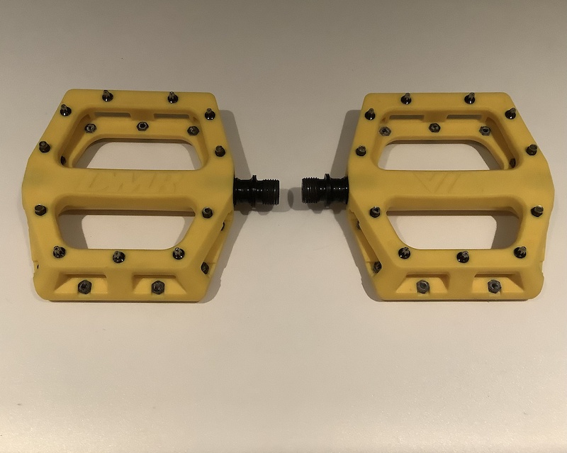 2023 DMR V11 light weight platform pedals in vgc For Sale