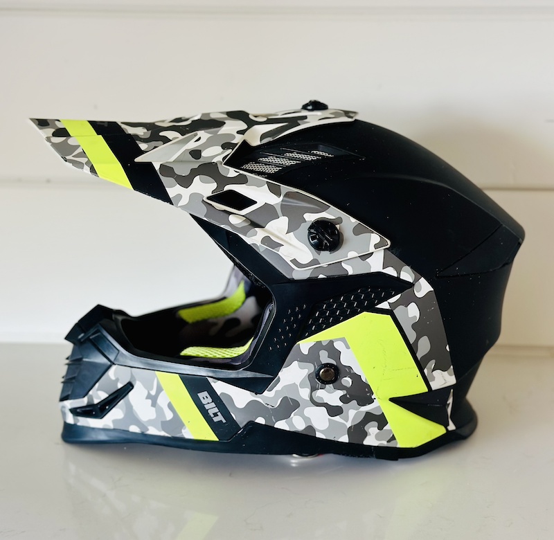 BILT Lux Camo Race Helmet (Medium) For Sale