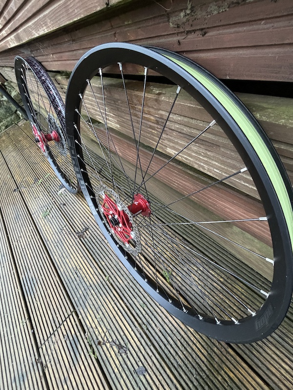 2022 Hope pro 4 wheelset, 27.5 with rotors + cassette For Sale