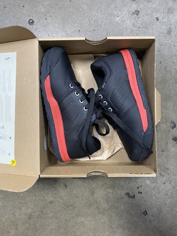 2021 Specialized 2F0 DH Flat Size 38 Black/Redwood For Sale