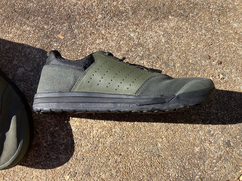 2023 Specialized 2FO roost flat sz 11.5 For Sale