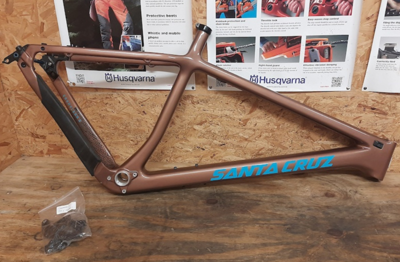 Santa Cruz Chameleon carbon frame, size L REDUCED For Sale