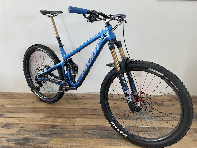 2023 Pivot Switchblade size Lg. For Sale