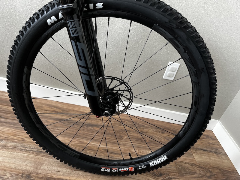 2024 Raceface ARC Offset 27, DT Swiss 370 For Sale