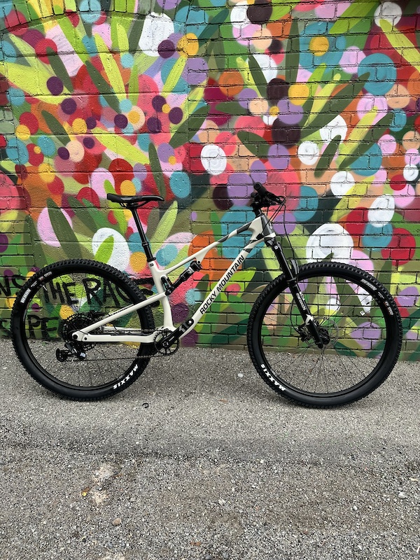 2024 Rocky Mountain Element C30 For Sale