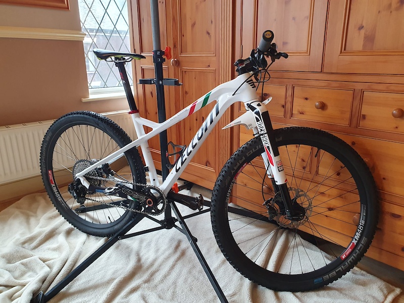 2021 Carbon Hardtail rockshox rs1 forks hope pro 4 wheels For Sale