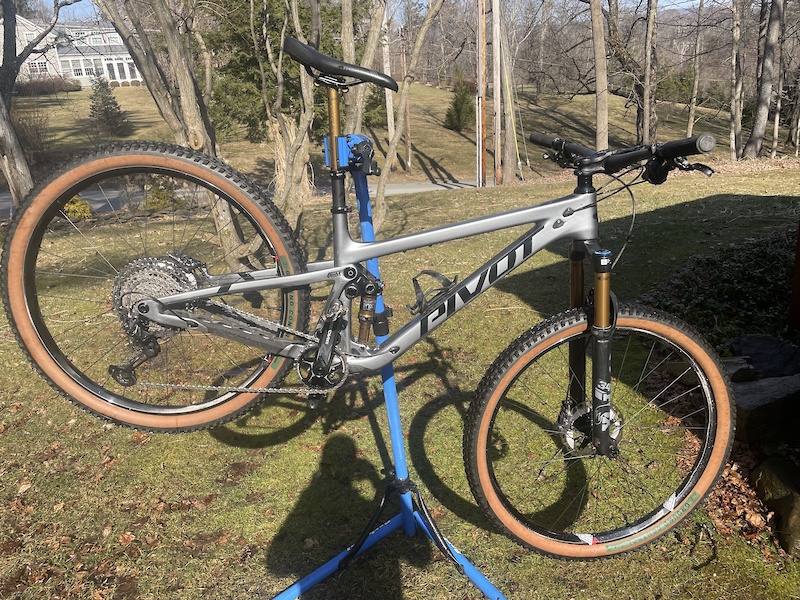 2022 Pivot Trail 429 Pro XT/XTR, Carbon Wheels, Size Medium For Sale