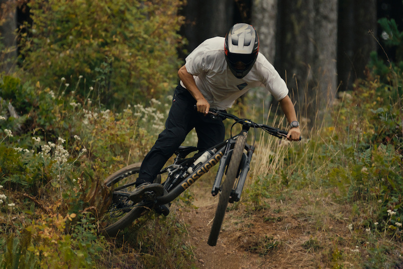 Video: Nils Heiniger Rides Vancouver Island's Finest Trails in 'Island Flow' - Pinkbike