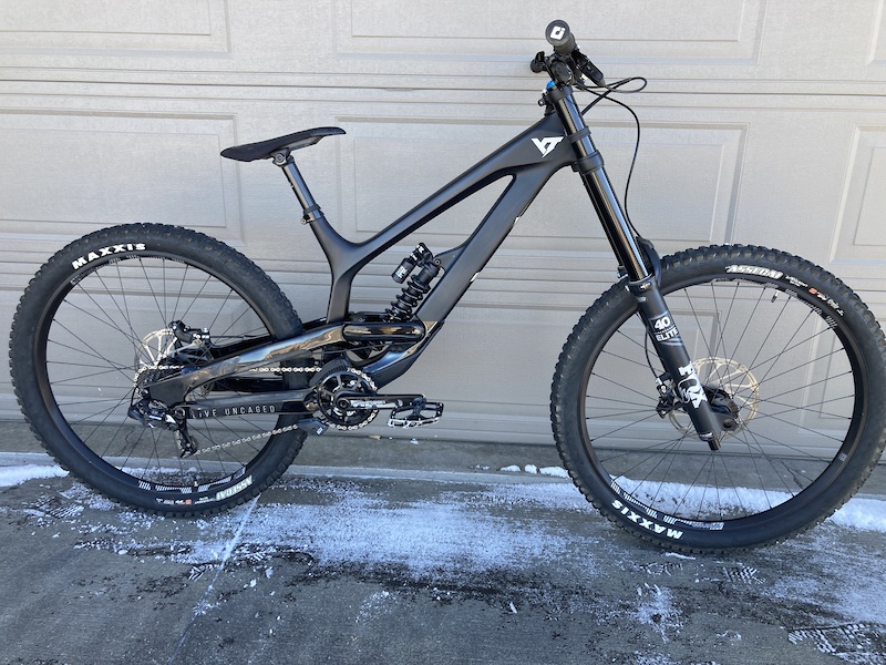 2020 YT Tues Pro Carbon 27.5 Medium For Sale