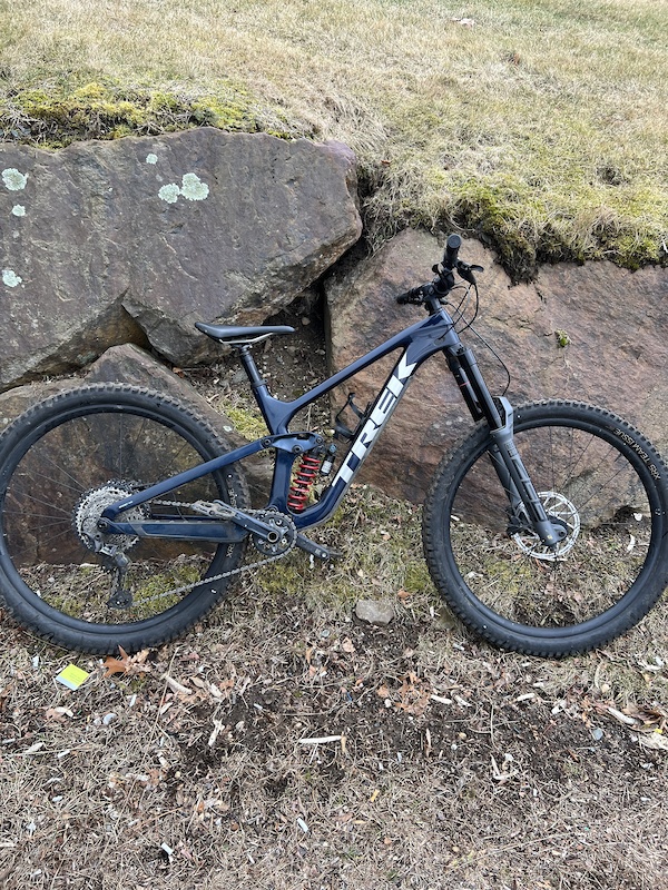 2022 Trek Slash Carbon Medium (UPGRADED SUSPENSION!) For Sale