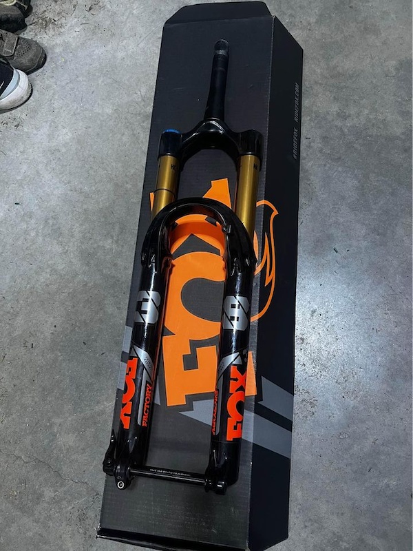2022 Fox 38 Factory - Excellent Shape - Fresh Service For Sale