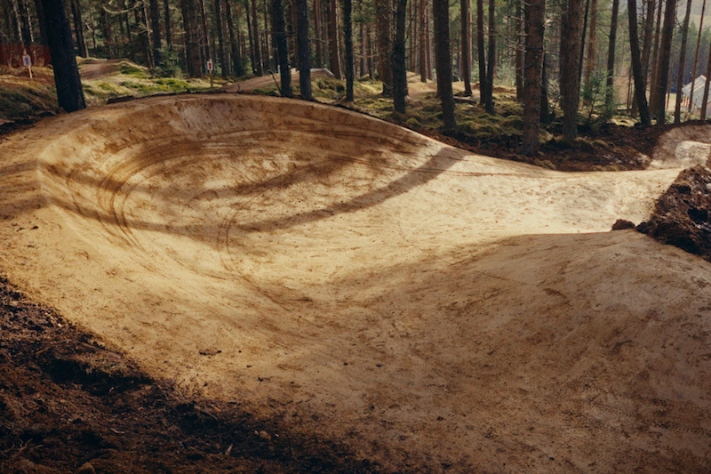 Video: Dirt Sculpting Artist or Trail Builder in 'A Rideable Piece of ...
