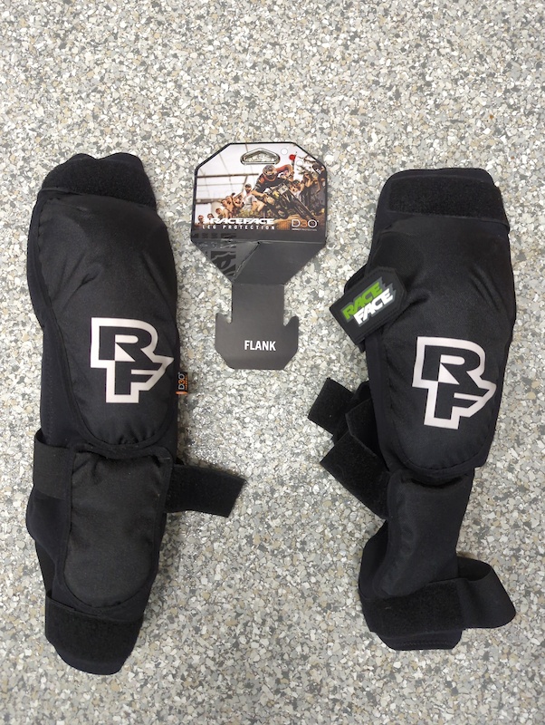 2022 Race Face Flank knee leg protection, M used one time For Sale