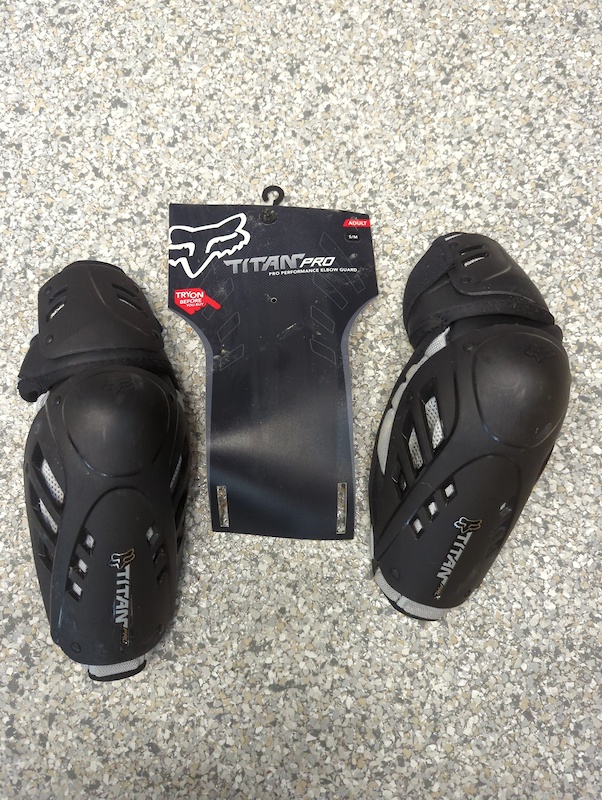 2022 Fox Titan Pro elbow guard, adult small/medium For Sale