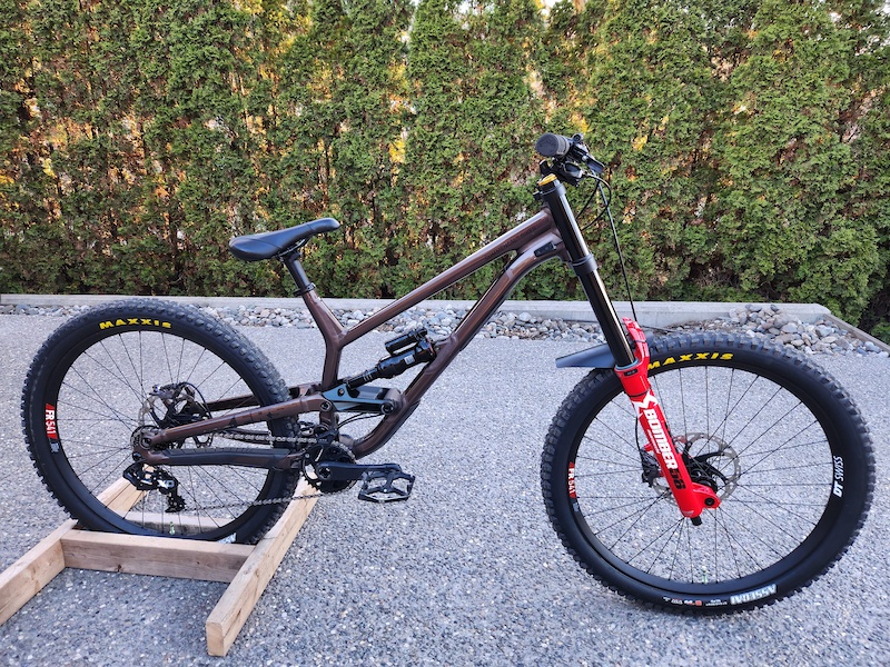 2023 Commencal FRS - Large - Custom Build For Sale