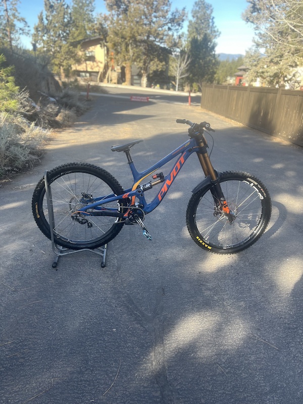 2022 Pivot Phoenix DH bike | Size Small | I9, Fox Factory For Sale