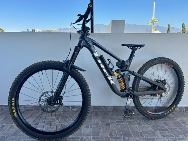 2021 Trek Slash 8 w/ Ohlins TTXM.2 Coil For Sale