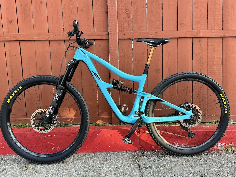 2022 Ibis Ripmo V2 Carbon - Bug Zapper Blue (Medium) For Sale