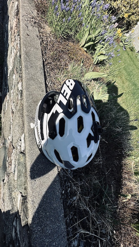 2022 Bell Super 2R Mips For Sale